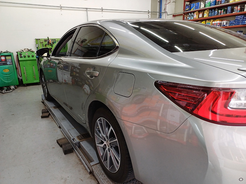 렉서스es 차 문 잠금장치 도어록이 작동되지 않음 렉서스 Es 차 문 잠금장치가 잠기지 않거나 열리지 않음렉서스es 도어액츄에이터 고장 수리렉서스 도어락 고장 수리