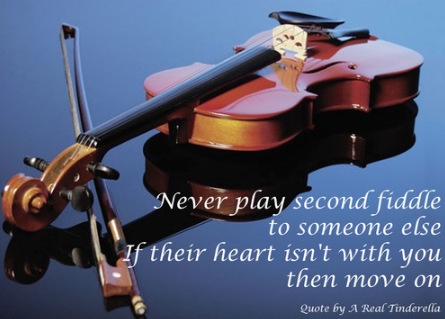 오늘의 영어표현(1902) You always play second fiddle to her