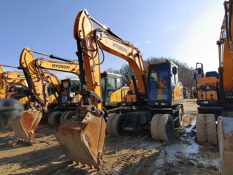 HW145 / 2018년 / 9500만원 / 1668 / 6220시간