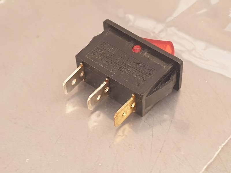 【SW4】Rocker Switch 로커 스위치 ON-OFF 250V 7.5A T125 시소오 스위치 RLEIL (RL1-3 적색) 판매합니다.