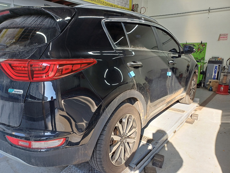 스포티지 뒤에 차 문이 잠겨서 밖에서 안에서 열리지 않음 스포티지 자동차 문이 닫힌 상태에서 안쪽과 바깥쪽 모두 안 열림차 문이 열리지 않는 고장 수리차 문 잠금장치