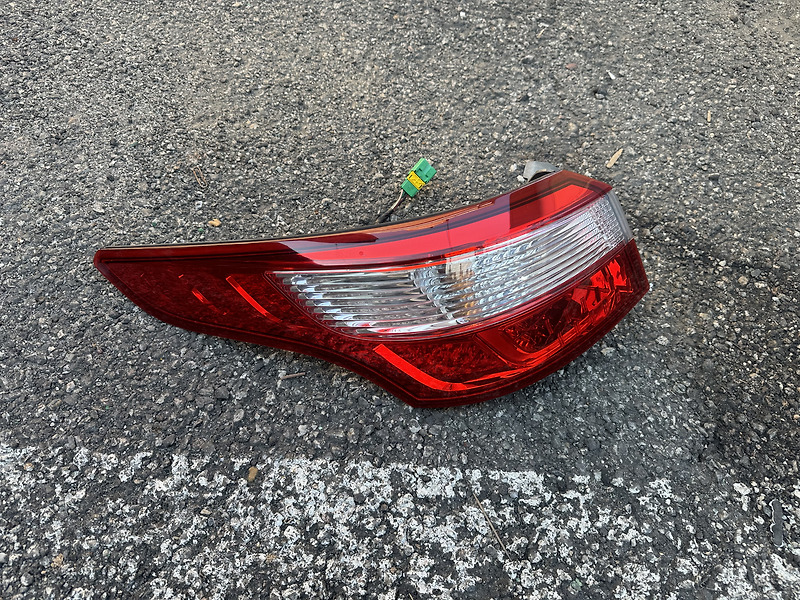 sm5L43 라구나 (10~12년) 중고 후미등 (테일램프,리어콤비네이션램프) 운전석 // 자동차중고부품 대한모터스
