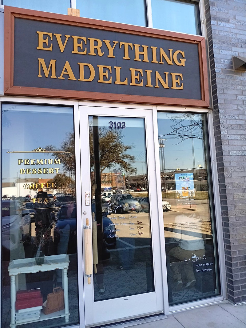 Everything Madeleine 카페