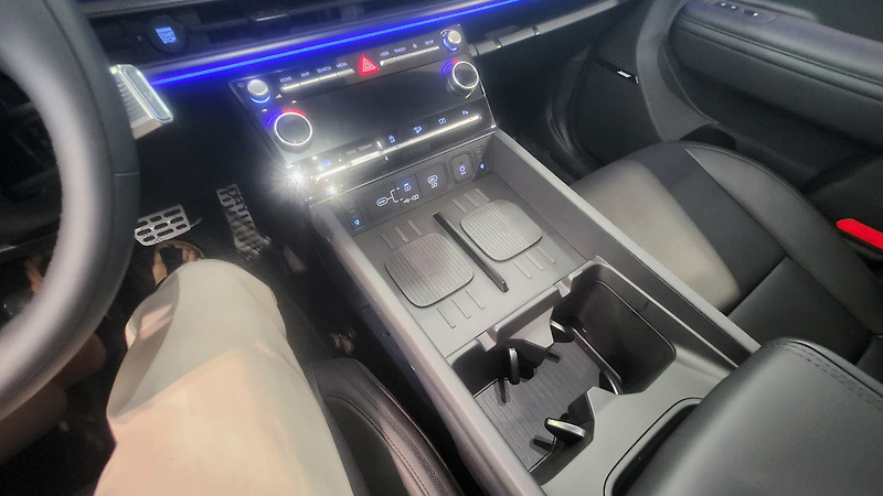 2025 쏘렌토 MQ4 싼타페 MX5 수납공간 비교? (지못미쏘렌토..)