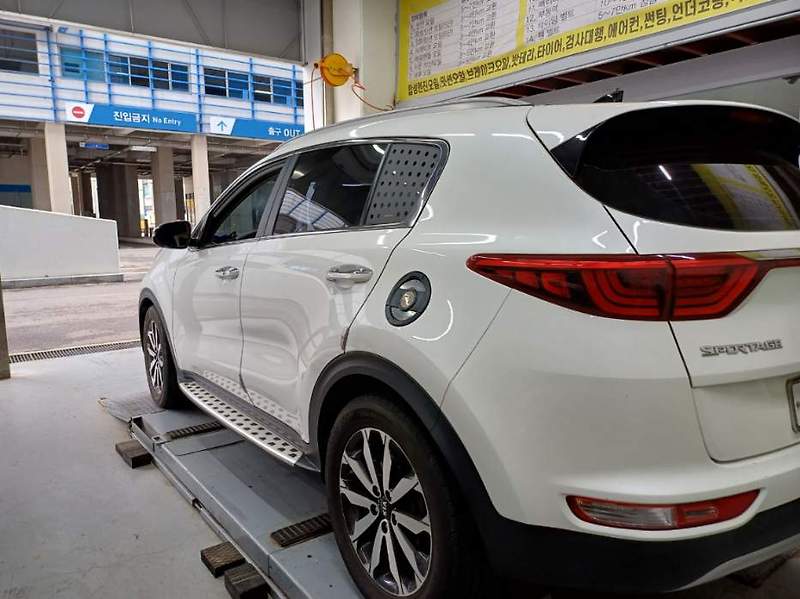 스포티지 자동차 문이 잠겨서 안에서 밖에서 열리지 않음 스포티지 운전석 차 문이 잠겨서 안 열림자동차 문이 안쪽과 바깥쪽에서 모두 안 열림차 문이 안 열리는 고장 수리