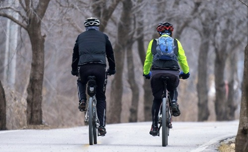 공기청정기 사용과 자연 환기, 무엇이 더 좋을까?