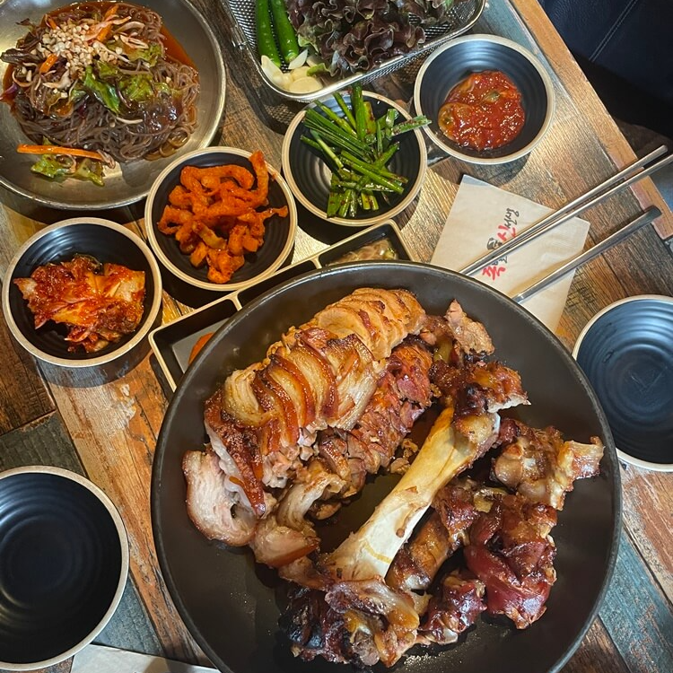 목동역 맛집, 화덕에 구워주는 족발신선생 솔직 후기