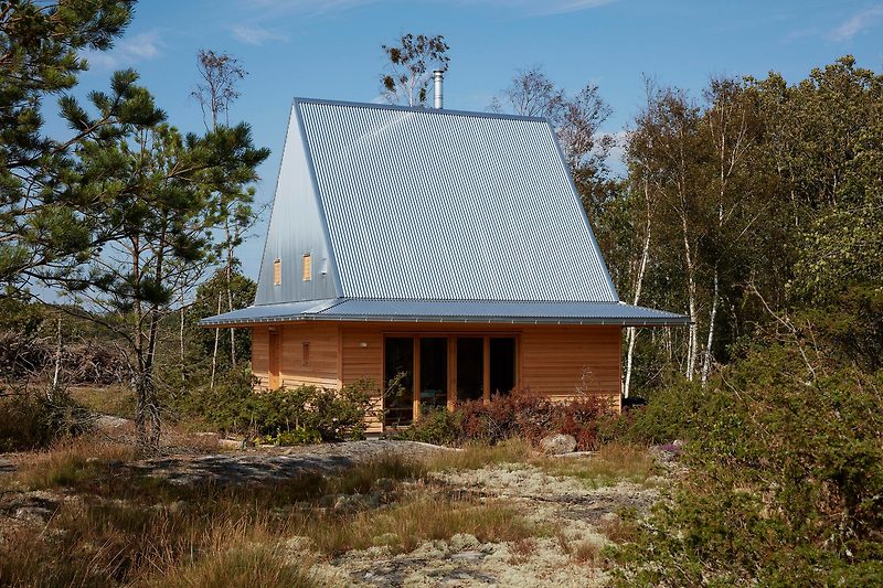 *뾰족지붕 [ Studio Ellsinger ] Hee House