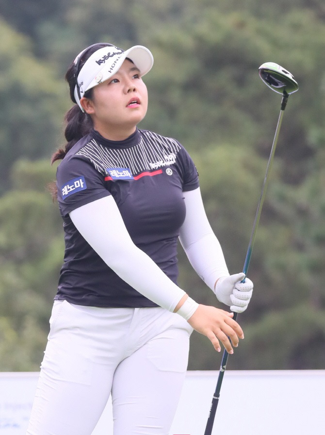 KLPGA KG 이데일리 레이디스 1라운드, 양채린 단독선두