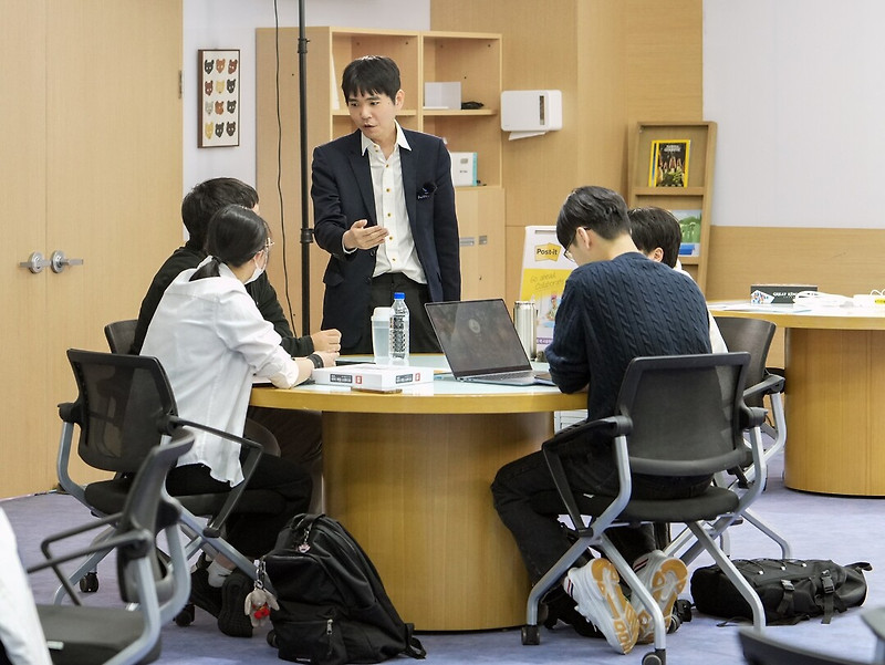 이세돌 UNIST 교수 “AI는 더 나은 결과 만들어낼 도구”…‘알파고 대국 AI 경험·영감’ 학생들에 전수