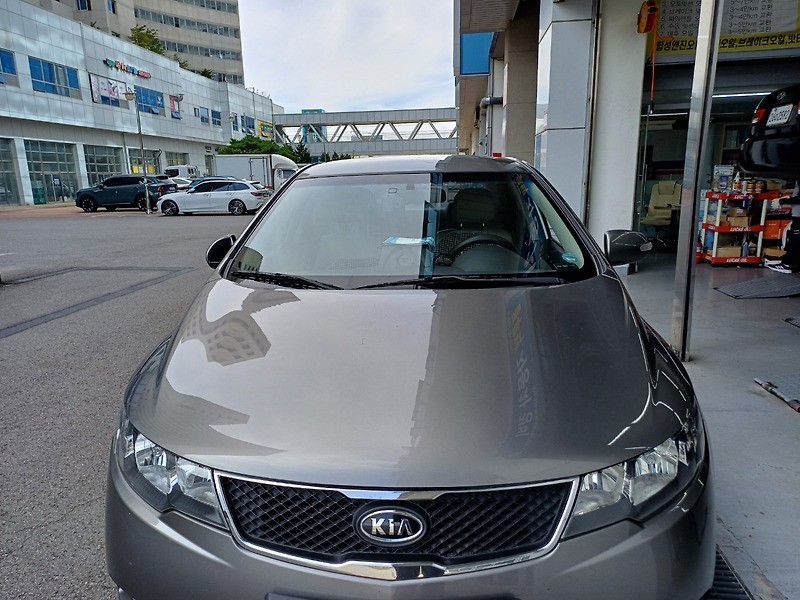 포르테 자동차 사이드미러가 접히지 않고 드륵 드르륵 윙윙 모터 돌아가는 소리만 계속 들림 자동차 백밀러가 접히지 않거나 접힌 후에 펴지지 않는 고장 수리빽미러 기어 깨짐