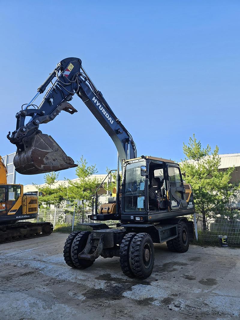 HW145 / 2021년 / 1억5백만원 / 2699 / 8599시간 :: 현대음성중고유통센터