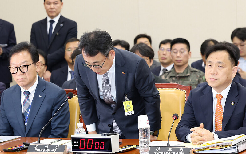 SKT FDS 시스템 차단 조치와 고객 보상 정책 분석 최신 트렌드부터 글로벌 경제 이슈까지, 역사적 통찰력으로 시사적 사건을 한 눈에 분석하는 블로그입니다.