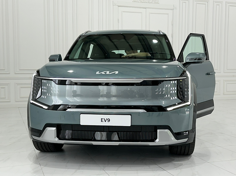 "이 돈이면 BMW X5?" 기아, 플래그십 전기 SUV 'EV9' 어스 트림 풀옵션은 얼마?