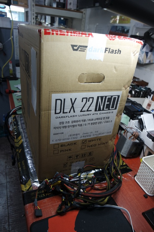 다크플래시 DLX 22 NEO 화이트 케이스 조립 후기 (선정리)