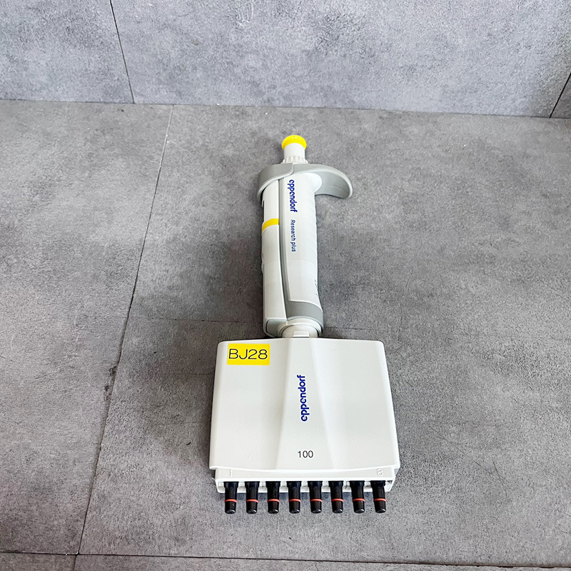 Eppendorf 8 ch Multi pippet 100uL (BJ28)