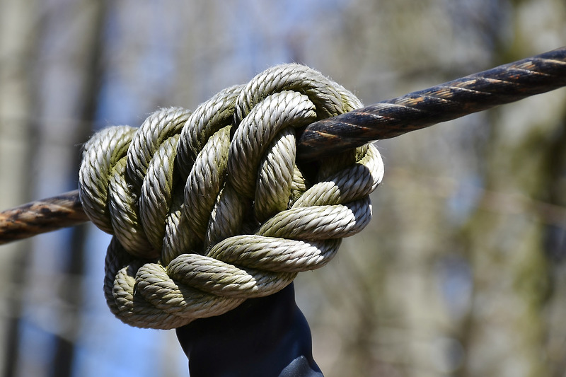 Swift - Optional Binding, Nil-coalescing Operator :: iOS with BeePeach