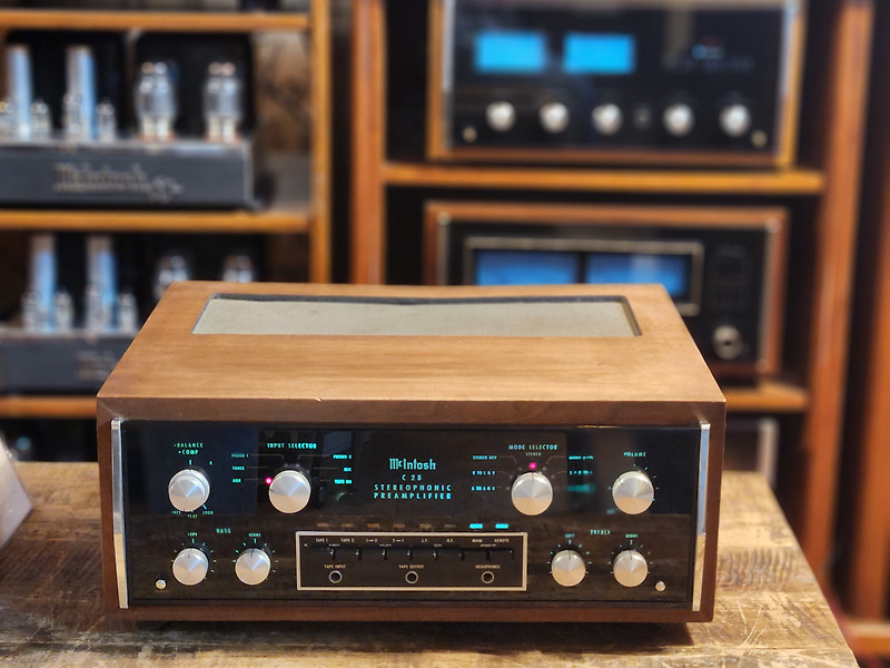 미국 Mcintosh 맥킨토시 사의 구형 베스트셀러 C28 프리엠프 입니다 -A급 신품유리 220v-(Stock-out)