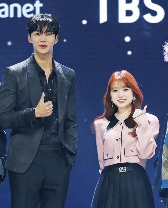 sf9 로운 & 야부키 나코 MC? 키차이 40cm 심각, 더아이돌 밴드 상태 :: 이라키 위키