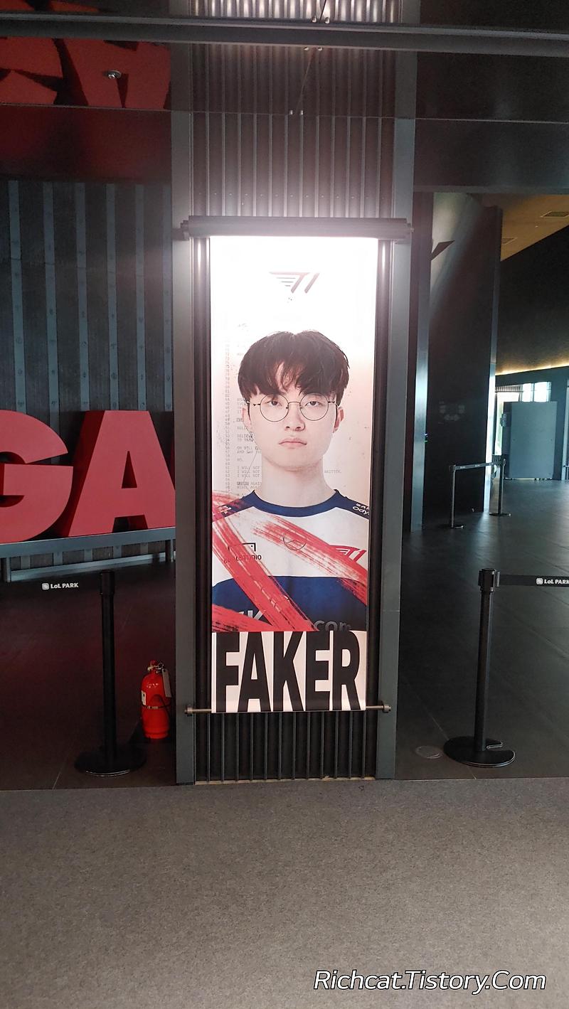 FAKER. 페이커. 롤 게임의 메시, 호나우도 같은 선수..LOL in Seoul & 라이엇게임즈 내부풍경.