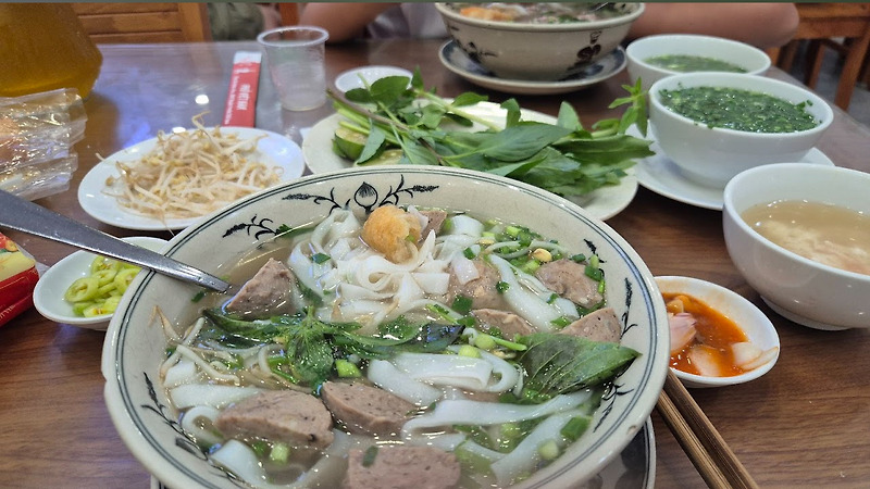 Top 5 Local Restaurants in Ho Chi Minh City 🇻🇳🍽️