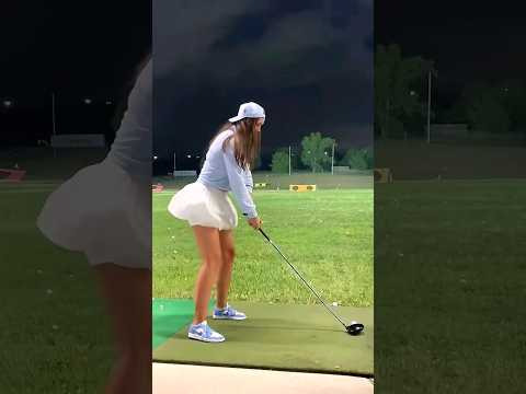 It's really cool!!👍 Golfer Sara Michelle Winter 파워풀 드라이버 샷!! Instagram ...