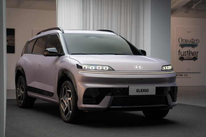 "현대차, 700km 주행 전기 SUV '일렉시오' 공개! 중국 맞춤형 디자인에 관심 집중"