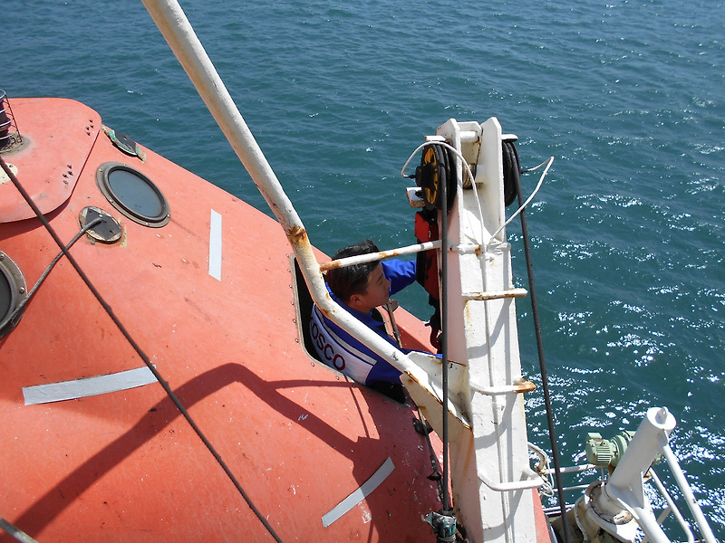 SHIP DECK MAINTENANCE : LIFE BOAT RELEASE CHAIN LINK RENEWAL!!!