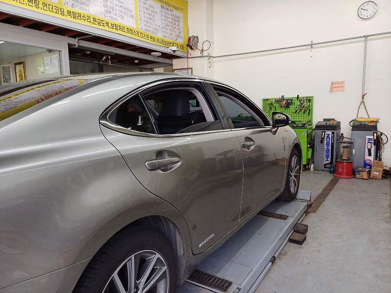 렉서스es 자동차 문 잠금장치 도어록이 고장 수리 렉서스es 차 문 잠금장치 작동 안됨 렉서스es 차 문이 잠기지 않거나 열리지 않음 렉서스 차 문 도어락 고장 수리