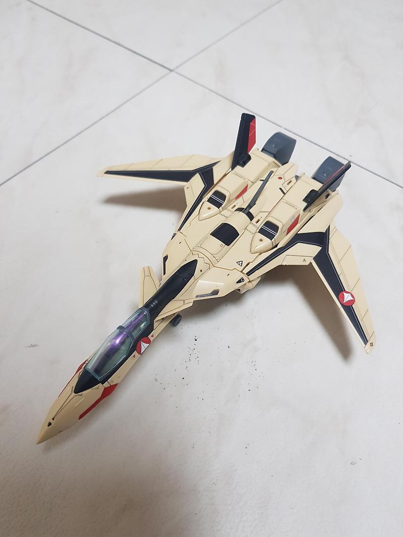 반다이 HG 마크로스 플러스 YF-19와 YF-21