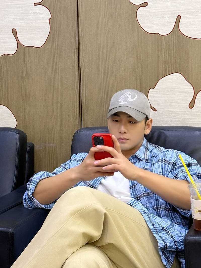 BAEK UP :: 241017 오늘의 백호