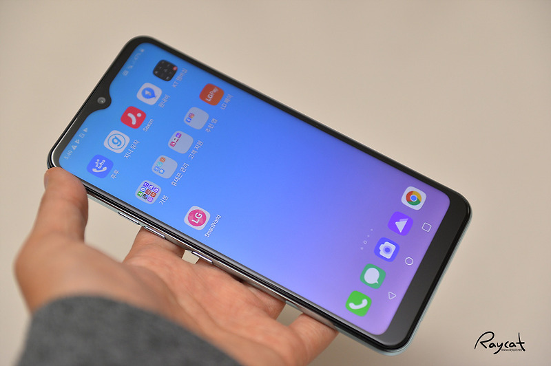 디자인이 깔끔했던 LG Q51 사용후기