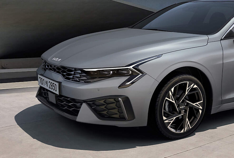 가슴 뛰는 디자인의 아이콘 기아 THE new K5 generation