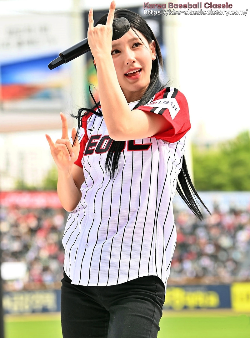 LG 트윈스 vs. KIA 타이거즈 ‘(여자)아이들’ 미연 시구 · 소연 시타 (2023.04.30) Part.3