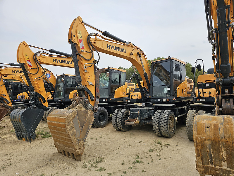 HW145 / 2020년 / 8200만원 / 2379 / 7086시간 / 집게 :: 현대음성중고유통센터