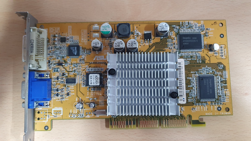 ASUS GeForce4 MX440 V8170DDR GeForce4 MX440 64MB AGP