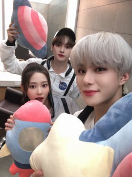 쇼!음악중심 공식 트위터 스트레이키즈 리노 MC 사진 공개