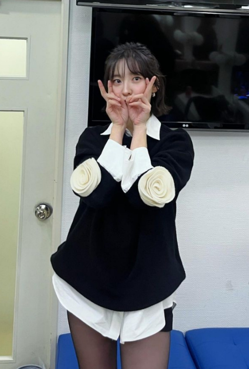 박지현 하의실종 패션 보호본능 자극하는 늘씬한 각선미