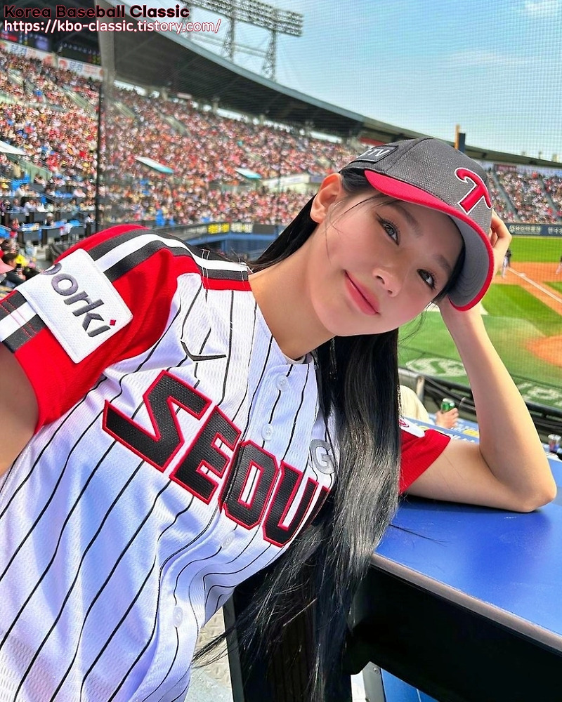 LG 트윈스 vs. KIA 타이거즈 ‘(여자)아이들’ 미연 시구 · 소연 시타 (2023.04.30) Part.2