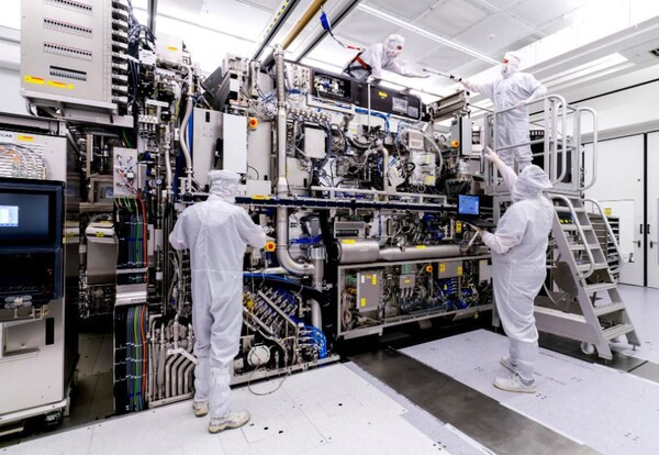 미국, 삼성·SK·TSMC 중국 공장에 "미국산 반도체 장비 반입 제한" 통보