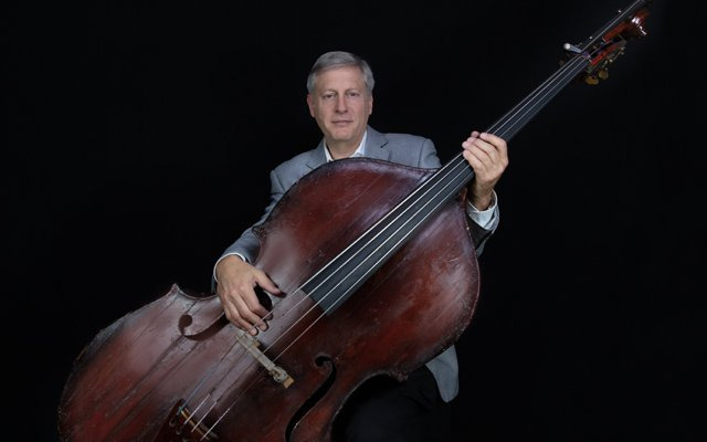 David Finck(David E. Finck, 1958년 8월 26일 ~)는 미국의 재즈 베이시스트이다.