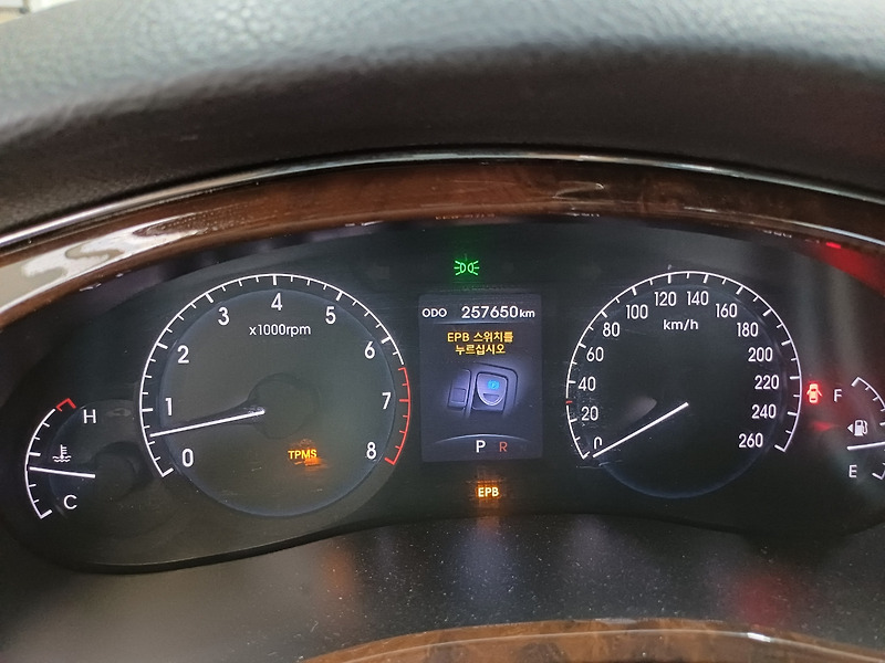 제네시스 자동차 계기판에 Epb 경고등 들어오고 주차 브레이크가 정상 작동되지 않음 구형 제네시스 Epb 고장 수리제네시스 주차 브레이크가 풀리지 않음 에쿠스 Epb
