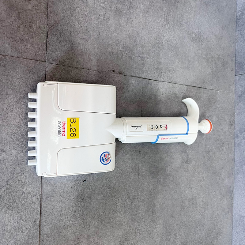 Thermo 8 ch Multi pippet 300uL (BJ26)