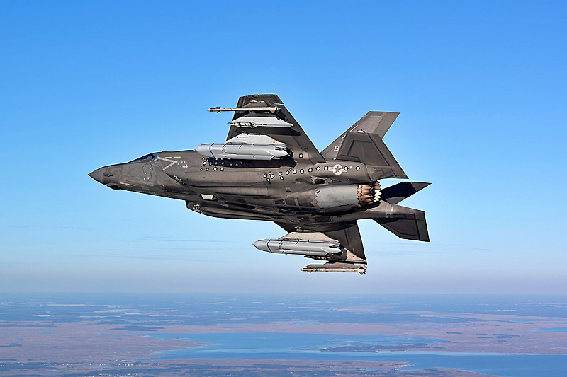 F-35B 공격기에 AGM-158 장거리대함미사일 첫 탑재 비행 시험