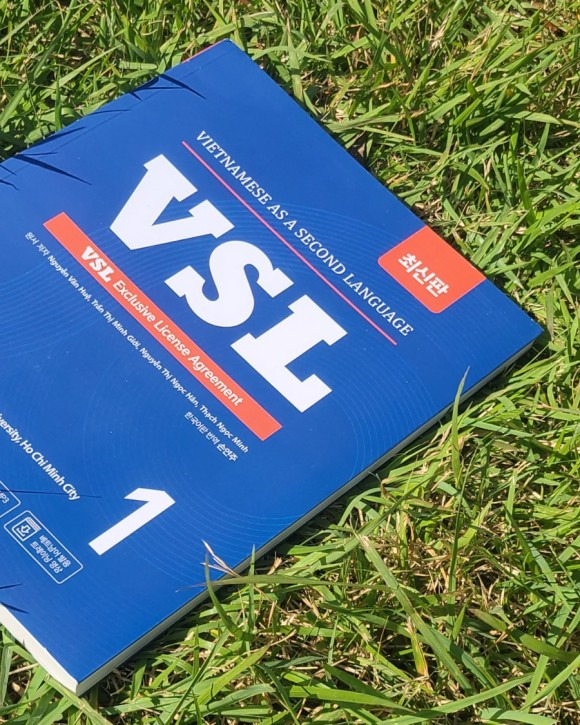 베트남어 교재의 정석 VSL 한국어판 번역을 맡게 되었어요:)