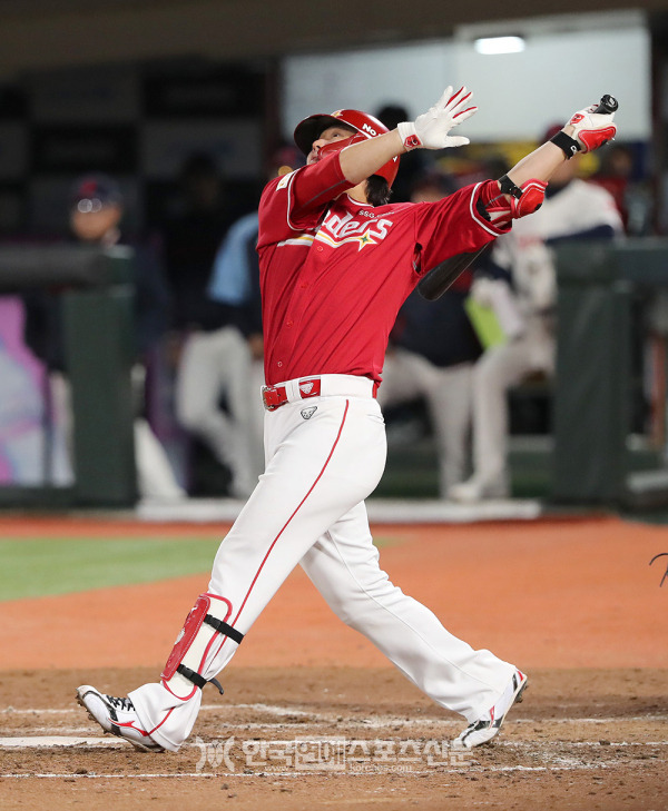 SSG, ‘인천야구 상징’ 최정 FA로 잡았다… 4년 총액 110억원 계약 체결