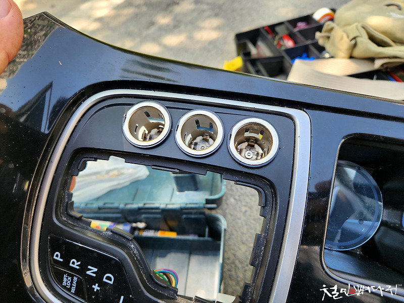 현대i40왜건 기어봉옆 순정씨가잭 소켓매립 추가