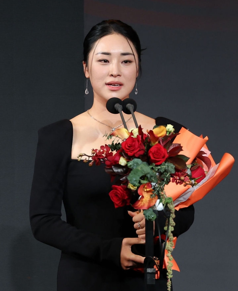 윤이나 KLPGA 상금왕 대상 수상