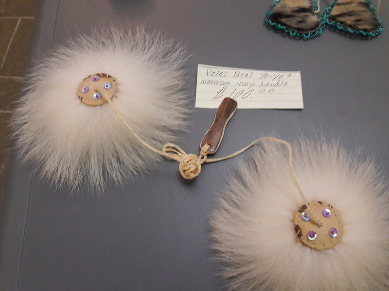 ALASKA " ESKIMO 인의 YO YO 와 북극곰 발톱