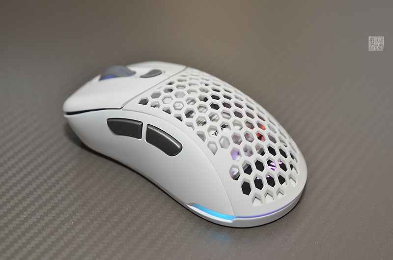 가벼운 타이탄 G 에어 타공 무선 게이밍 마우스 후기